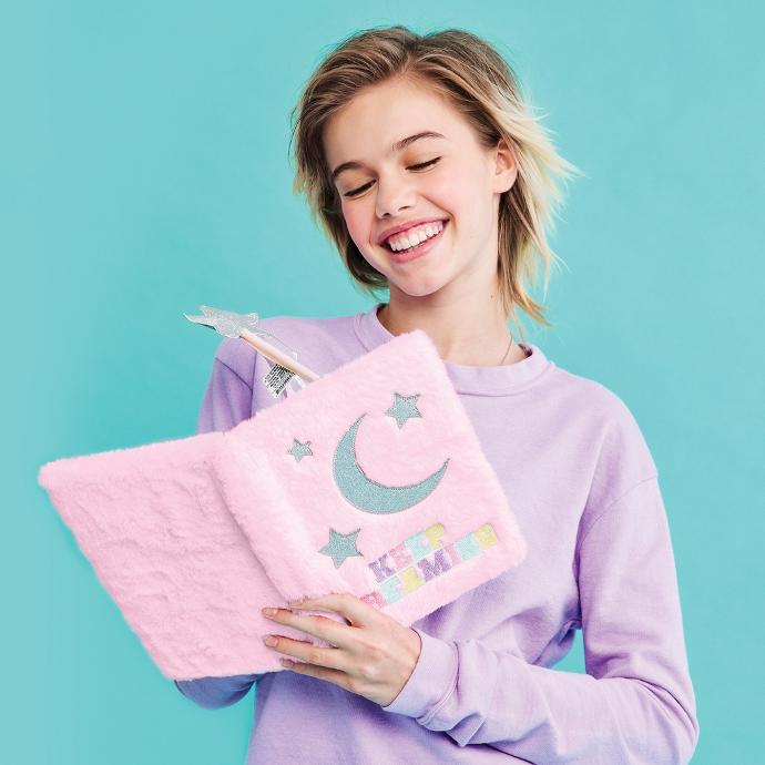 Clothing, Bags & Gifts for Tweens | Iscream